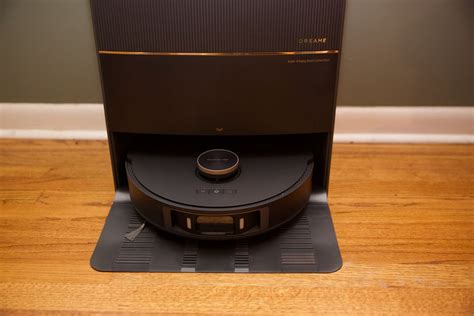 The Luxe Dreamebot L Ultra Vacuum Is Selling For Its Lowest Price Of