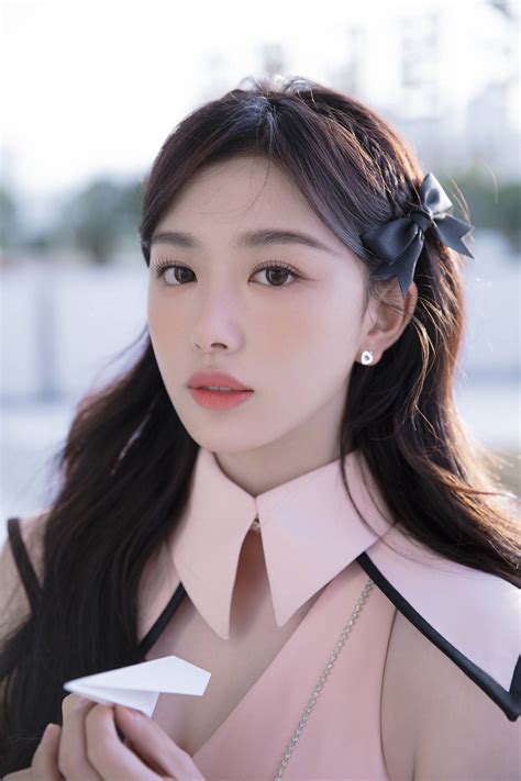 孔雪儿粉色公主风礼裙甜美可爱 眉目精致乖巧动人 搜狐大视野 搜狐新闻