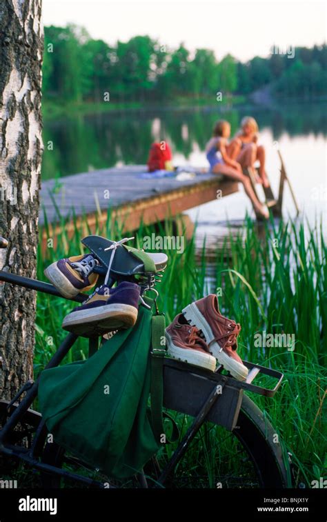 Schwimmreifen mädchen Fotos und Bildmaterial in hoher Auflösung Alamy