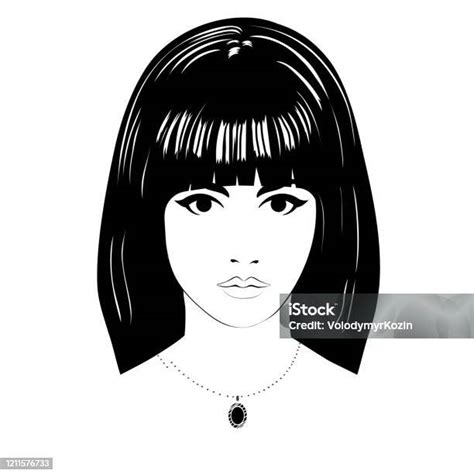 Potret Mode Seorang Gadis Dengan Rambut Panjang Dengan Liontin Closeup