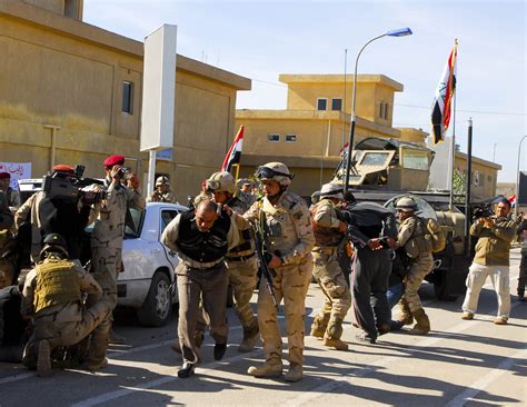 Iraqi Army Soldiers Show Their Skills At 17th Division Iraqi Armed
