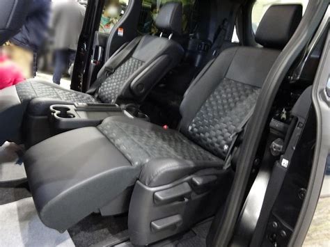 これは質感高そうだ！フルモデルチェンジ版・ホンダ新型ステップワゴンspada Premium Lineの実車内装インプレッション！ホンダは何れ