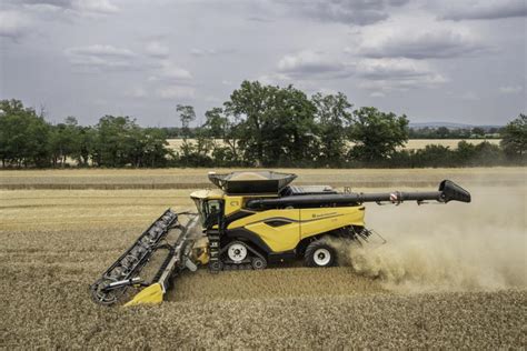 New Holland CR11 Combine Debut Tour Takes Off In North America