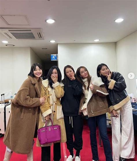 백지영 콘서트에 오윤아·이민정·한지혜 등 여신 인맥 총동원 스타★샷 네이트 연예