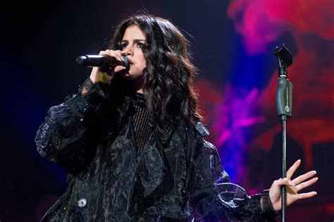 بیوگرافی سلنا گومز خواننده جذاب امریکاییعکس مثبت زندگی