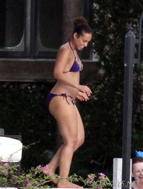Naked Alicia Keys Added 07192016 By Bot