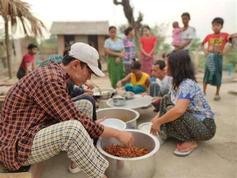 ဆားလင်းကြီးရှိ စစ်ရှောင်စခန်း ၂ နေရာကို ထမင်း၂နပ်လှူဒါန်း Khit Thit Media
