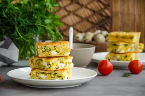 Бюджетний і ситний обід заливний пиріг з яйцем зеленою цибулею і грибами Новости Section Ukr