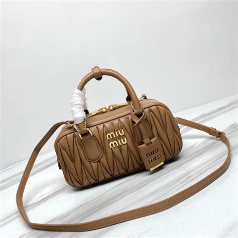 [top] Miu Hot Ladies Bowling Bag กระเป๋าซิปหนังจีบ Shopee Thailand