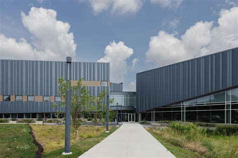 DMACC Student Life Center Advanced Precast Company