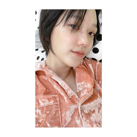 孟耿如抱娃又看書 女兒「比手勢抗議」笑翻：媽媽很努力了！ Ettoday星光雲 Ettoday新聞雲