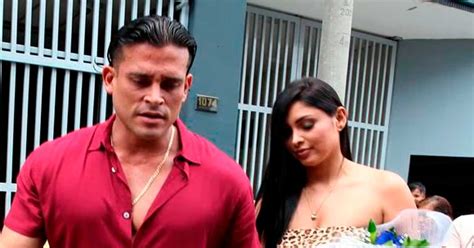 Pamela Franco borra todas sus fotos con Christian Domínguez