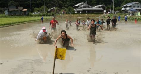 Woman Gets Flesh Eating Bacteria In Eye After Mud Run Video