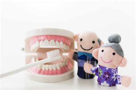 口腔ケア高齢者の口の中に見られるトラブルと効果的なケア方法 口腔ケア 介護 高齢者