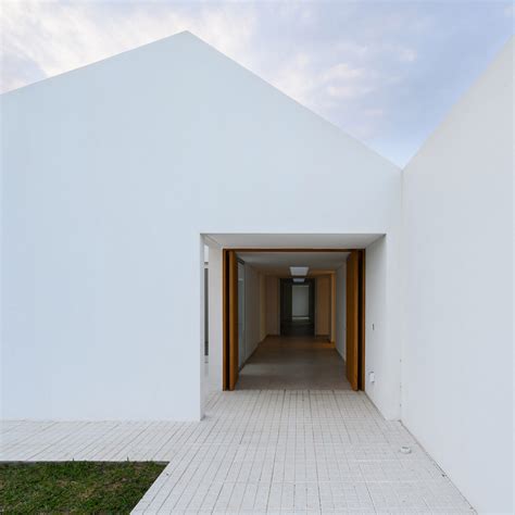 bam arquitectura ramps garden up through centre of buenos aires home