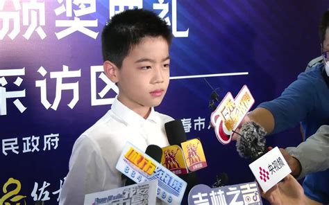 小小年纪居然有这样的气质和谈吐不愧被称作天才型演员 哔哩哔哩