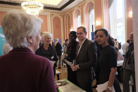 Aktionstag „berlin Sagt Danke Würdigt Im Roten Rathaus Freiwillige Helfer