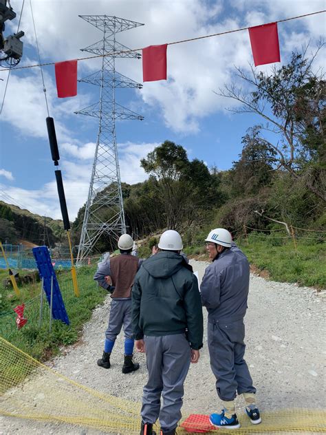 西嶋電設株式会社 インターンシップ② 作業服に着替え、続いてjr新諫早分岐線の鉄塔建設現場へ見学に。