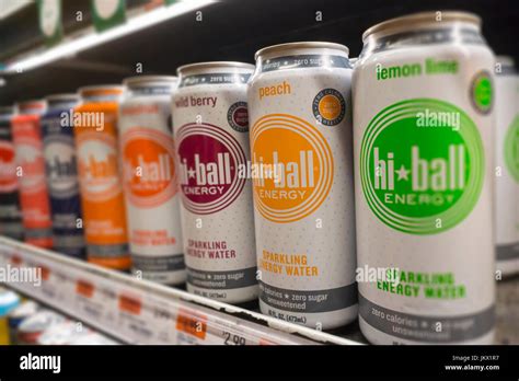 Energy drink getränke getränkemarken -Fotos und -Bildmaterial in hoher ...