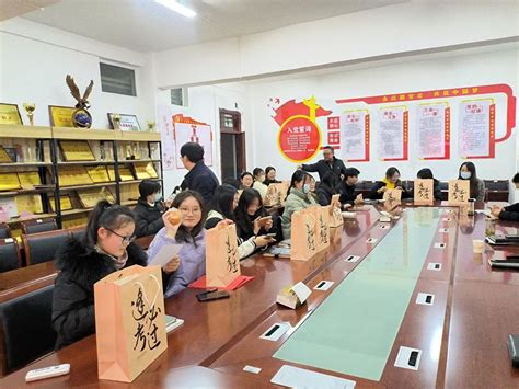 人文相伴，“研途”璀璨：人文学院开展“一研为定”考研助力送温暖活动 安徽科技学院
