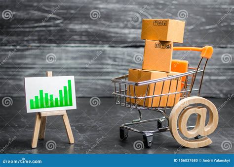 Carrinho De Compras Preenchido Caixas E SÃmbolo De Email at
