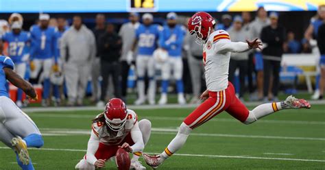 Chiefs Rest Starters Edge Chargers On Late Field Goal Reuters