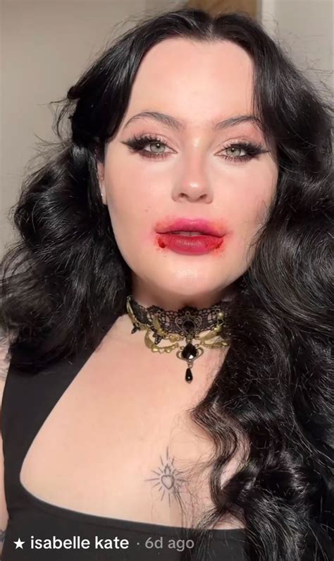 Romantic Vampire Isabelle Kate Tiktok Hot Halloween Outfits Halloween Looks Vampire Dracula