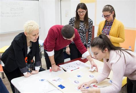 Посланиците на Европейския парламент от ППМГ „Акад Иван Ценов“ Враца с уъркшоп „Бъди чут“