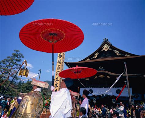 7年に1度の善光寺 御開帳 25113002439 の写真素材・イラスト素材｜アマナイメージズ