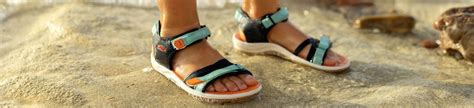 Pantofle a sandály KEEN - Keenfootwear.cz
