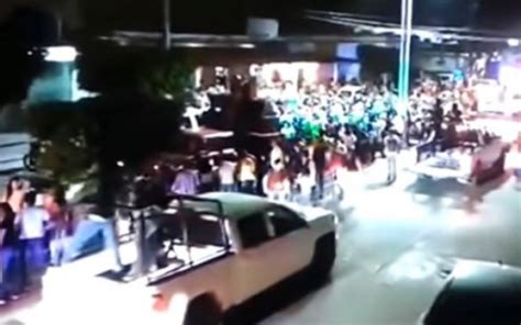 Video Presuntos Hombres Armados Del Cjng Desfilan En Carnaval De