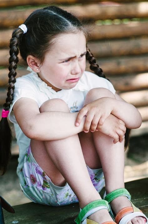 Droevig En Gedeprimeerd Meisje Stock Foto Image Of Probleem Betreur