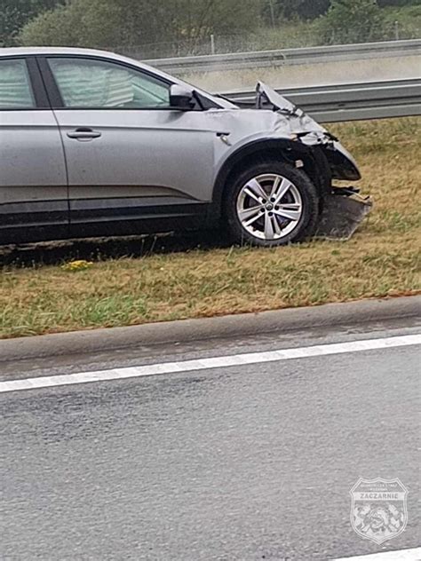 Seria wypadków na autostradzie Auta wpadały w poślizg i uderzały w bariery Ziemia Dębicka