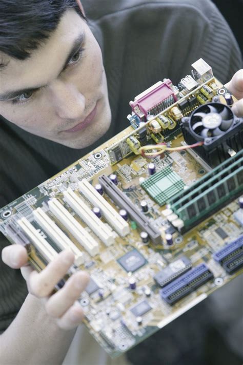 What Are The Differences Between PCI E PCI Video Graphics Cards Techwalla