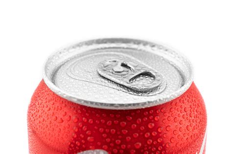 白い背景に赤いアルミ缶と淡水滴ソーダ缶の水滴 しずくのストックフォトや画像を多数ご用意 しずく アルコール飲料 アルミニウム