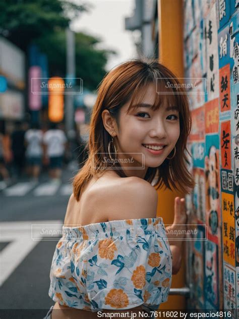 海外旅行を楽しむ女性の写真・画像素材 7611602 Snapmart（スナップマート）