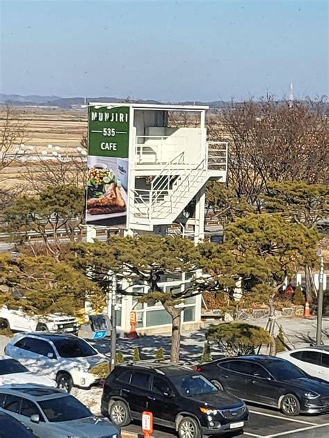 편안한 의자에 앉아 브런치를 즐길 수 있는 멋진 곳