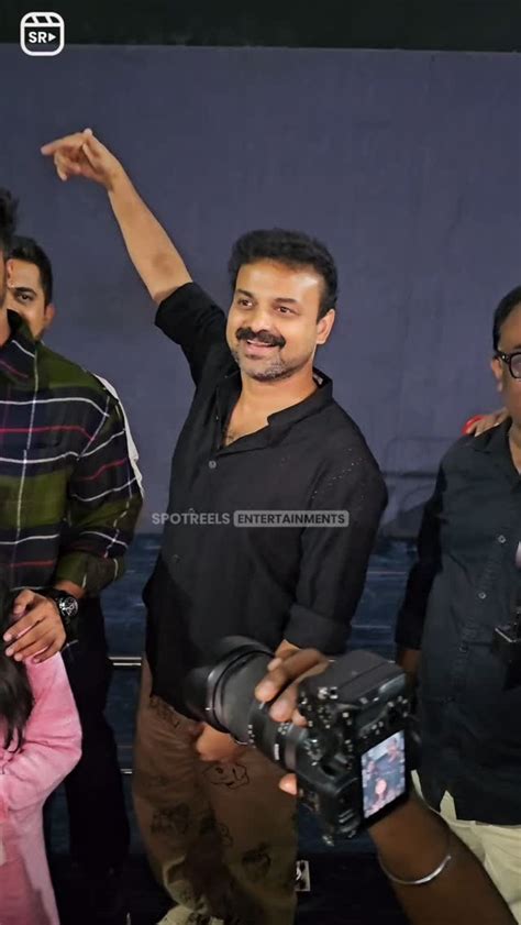 Spot Reels Entertainments പൂച്ചക്കണ്ണുള്ള ഓഫീസർ ഡ്യൂട്ടി നായിക പെർഫോമ
