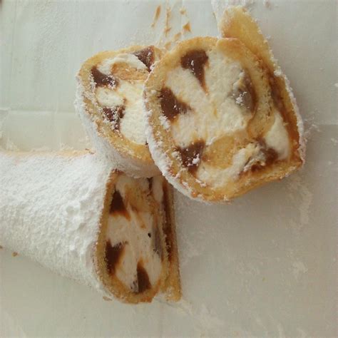 רולדה במילוי קצפת וריבת חלב אמהות מבשלות ביחד