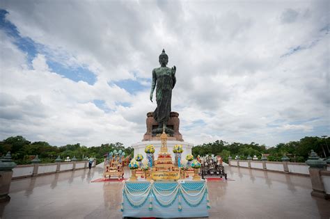 คณะสงฆ์กรุงเทพมหานคร จัดโต๊ะหมู่ถวายเป็นพุทธบูชา พิธีเจริญพระพุทธมนต์นวัคคหายุสมธัมม์ ถวายเป็น