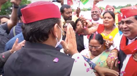 Up Elections 2022 Akhilesh Yadav Enters Up Mein Ka Sab Ba Rap War