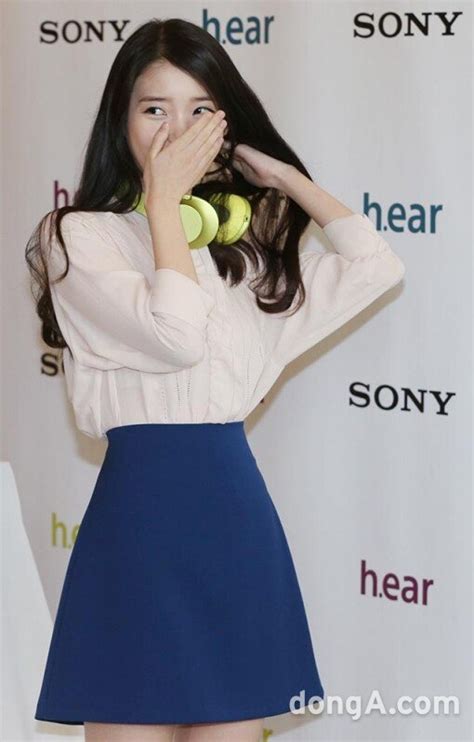 동아포토 아이유 수줍은 소녀 깜찍발랄 매력~ 스포츠동아