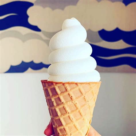 고깔 끝까지 ‘달콤부드러운 아이스크림이 가득 찬 일본 세븐일레븐 ‘바닐라 와플 콘