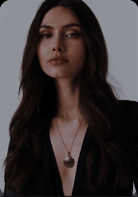 Pin By 𝐾𝑖𝑎𝑛𝑎 On ♡︎ Women Aesthetic Girl Female Character