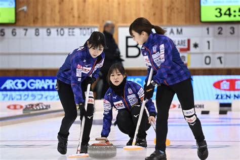 【カーリング】ロコ・ソラーレ首位タイキープ「エンドコントロールできた」東京都協会振り切る スポーツ写真ニュース 日刊スポーツ