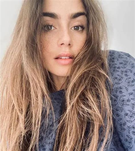 Lily Collins Scrolller