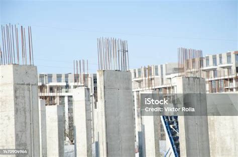 건설 현장 배경입니다 게양 크레인 및 새로운 다층 건물 산업 배경입니다 벽돌 건물 0명에 대한 스톡 사진 및 기타 이미지 0