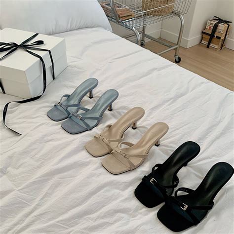 최저가 부분당일발송🚚여름신상 ️매일신고싶은완전편함발목가늘어보이는7센치데일리폭신쿠션베이직심플모던미들힐뮬 스웨이드 스퀘어 버클 스트랩 뮬 샌들힐