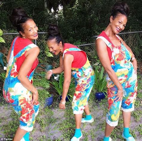 Florida Grandma 63 Stuns The Internet With Ageless Looks Daily Mail