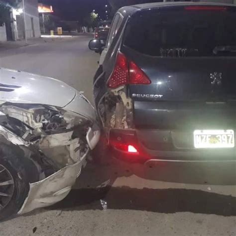 Chocó Contra Un Auto Estacionado El Portal De Pringles